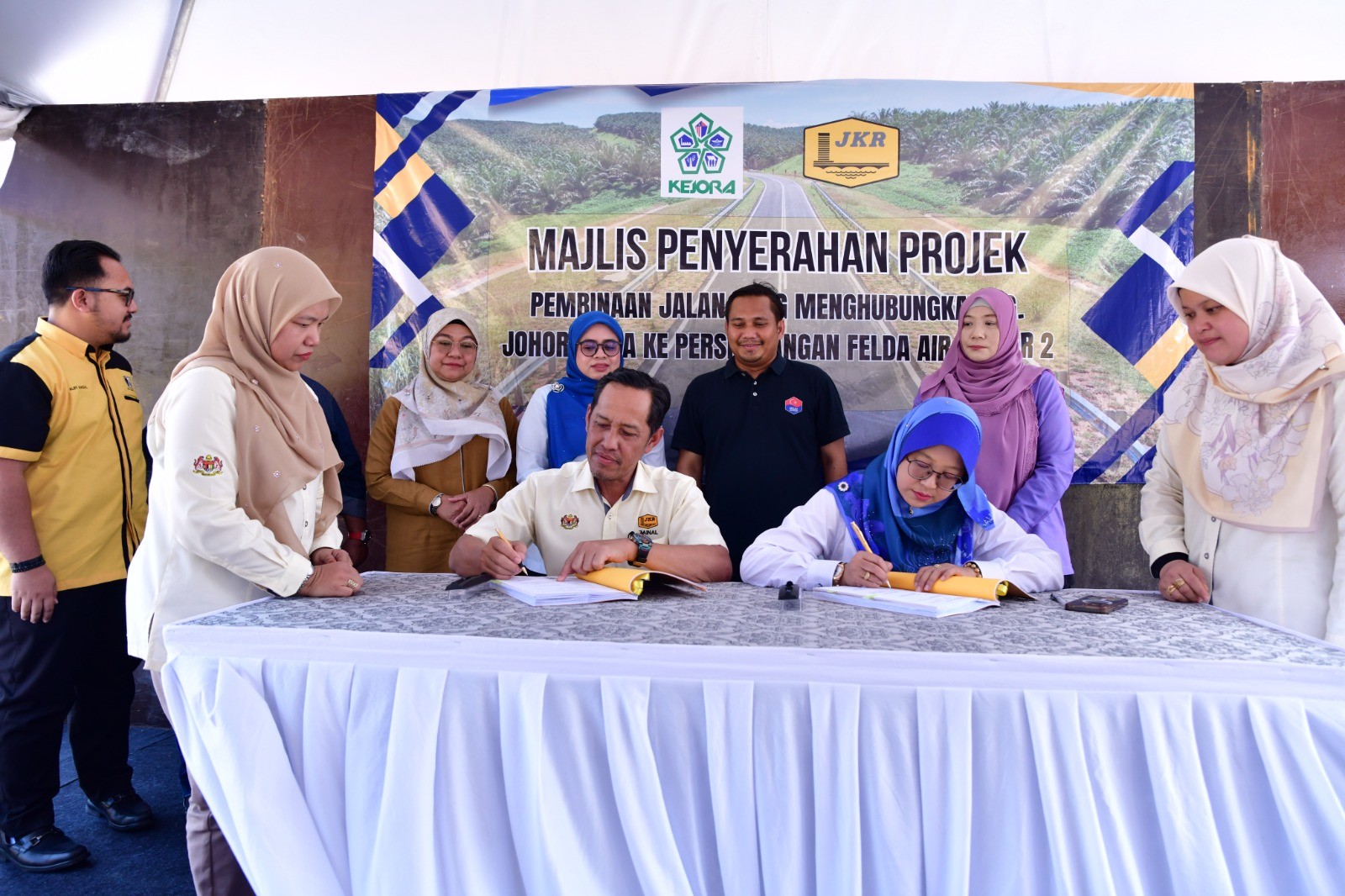 MAJLIS PENYERAHAN PROJEK PEMBINAAN JALAN DARI KAMPUNG JOHOR LAMA KE ...