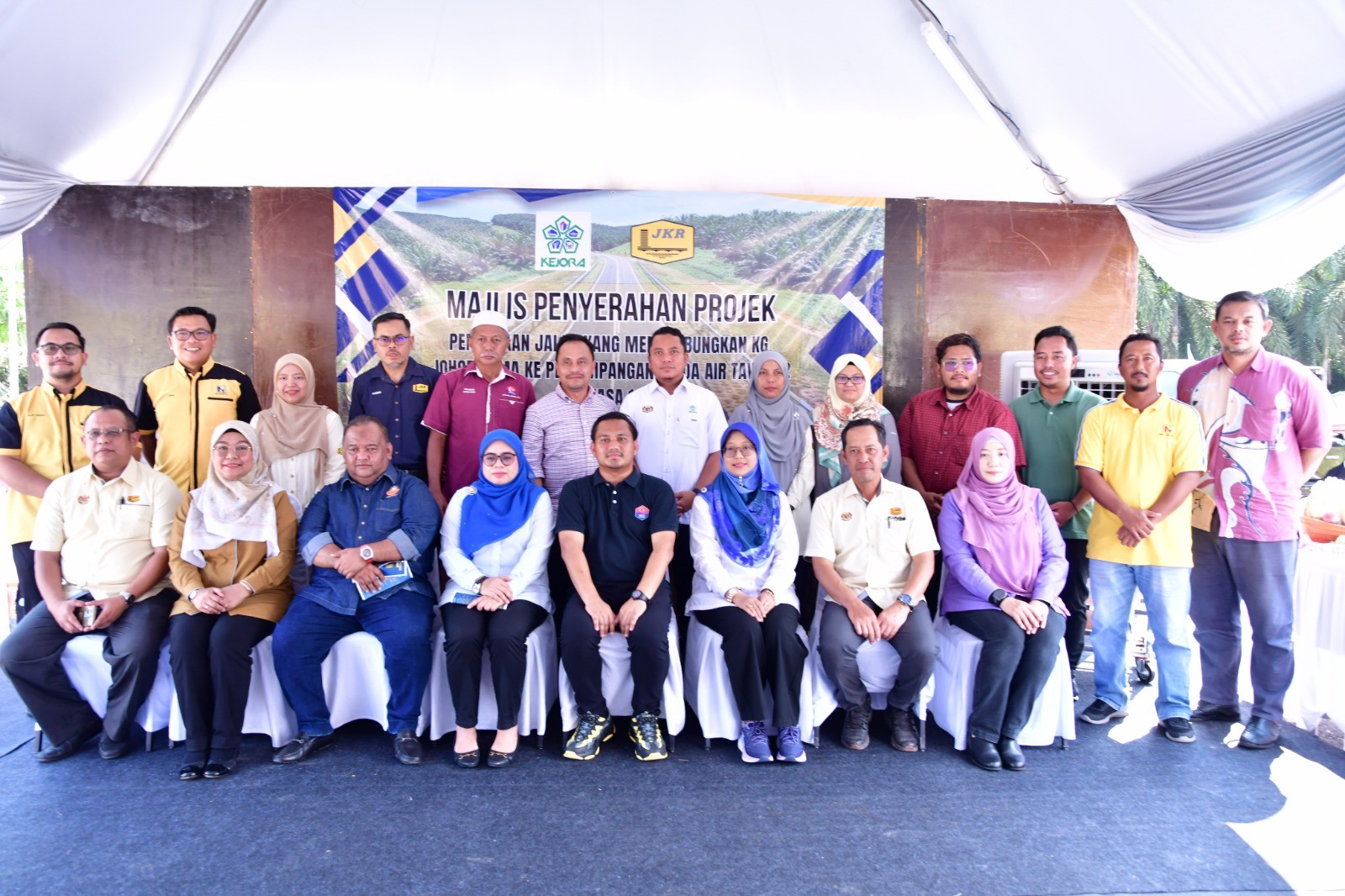 MAJLIS PENYERAHAN PROJEK PEMBINAAN JALAN DARI KAMPUNG JOHOR LAMA KE ...