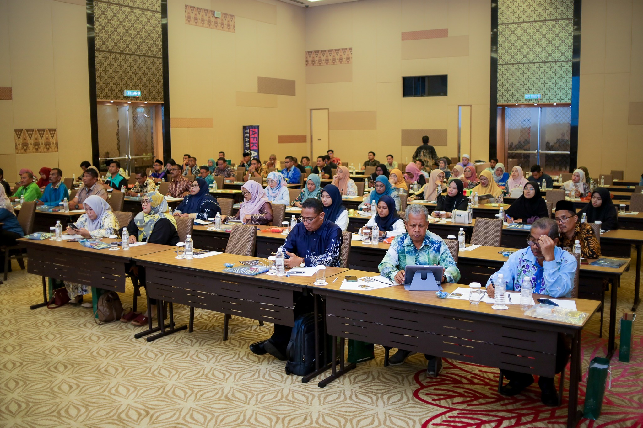 KEJORA PERKASA KEPIMPINAN JPKK DAN PERTUBUHAN WILAYAH: MELANGKAH ...