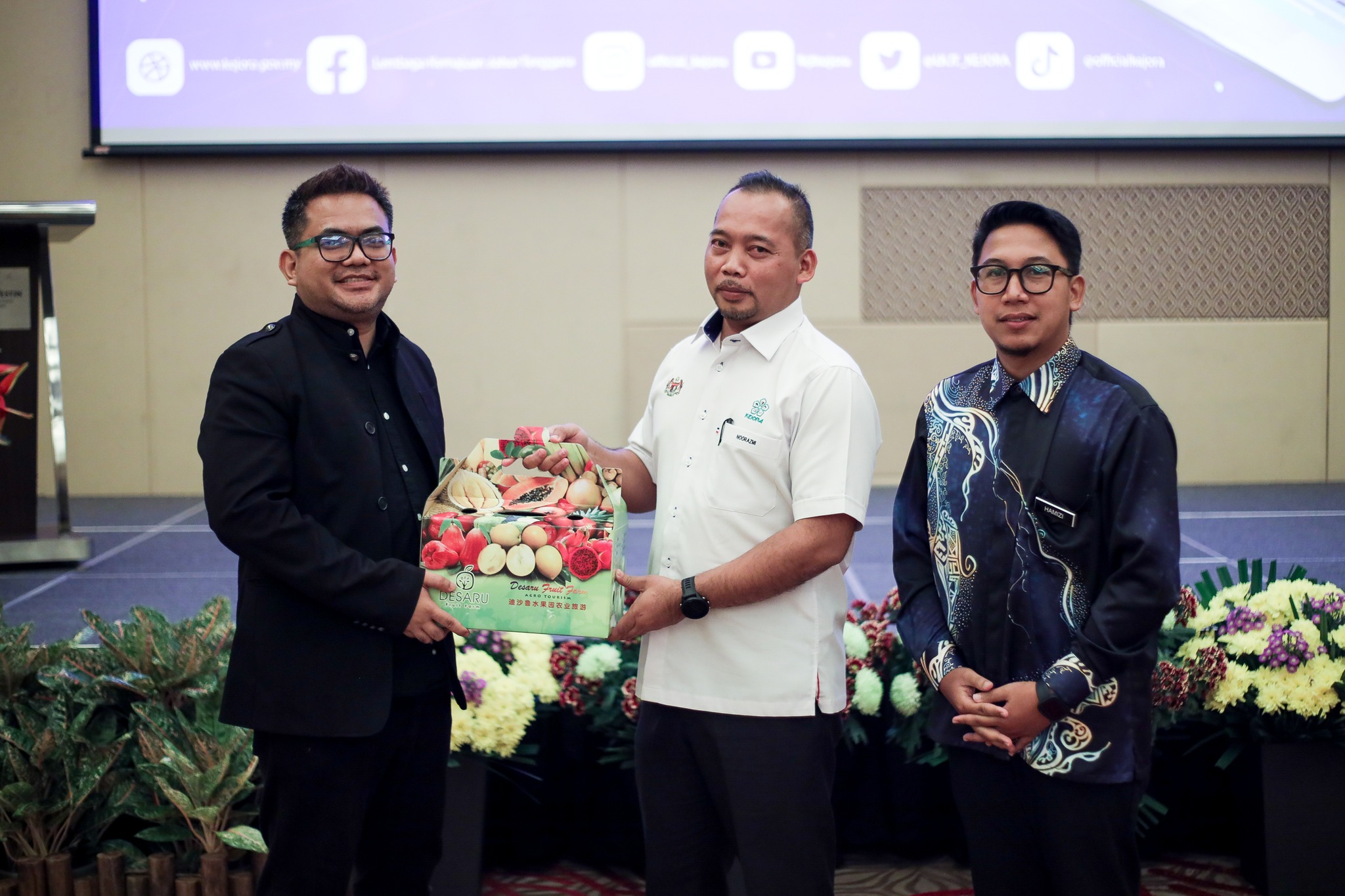 KEJORA PERKASA KEPIMPINAN JPKK DAN PERTUBUHAN WILAYAH: MELANGKAH ...